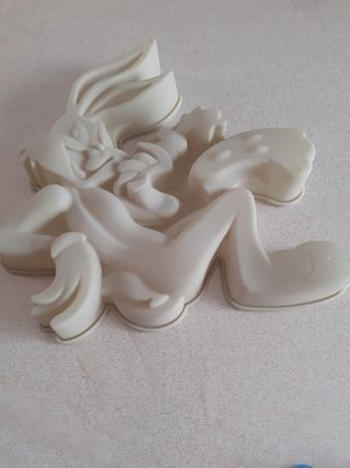 vendo stampo x torta bygs bunny dei Luney Toones 