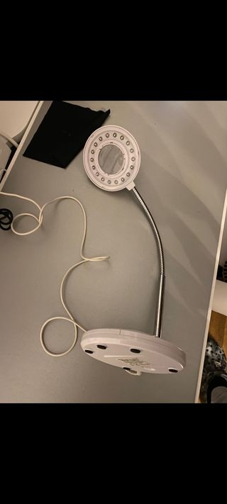 lampada LED con lente ingrandimento