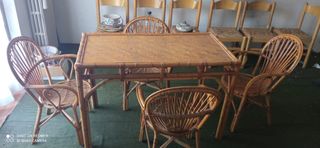 set tavolo e sedie in vimini 