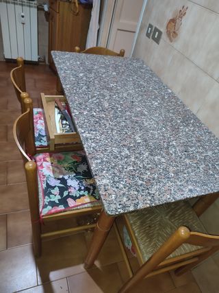 tavolo in vero granito+4 sedie 
