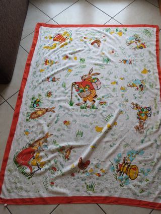 Tovaglia Pasqua con conigli e decorazioni varie