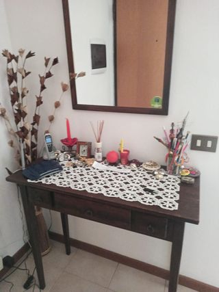 ingresso mobiletto in legno anticato e specchio