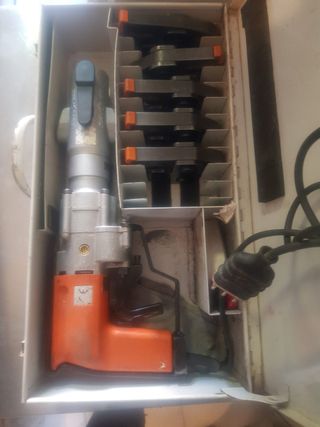 Pressatrice per tubi professionale