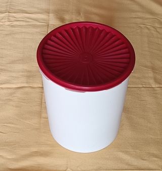 contenitore tapperwere bianco e rosso come nuovo