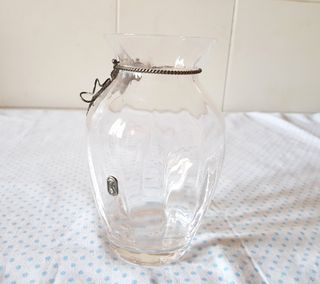 Vasetto in vetro lavorato dettagli vite argentati