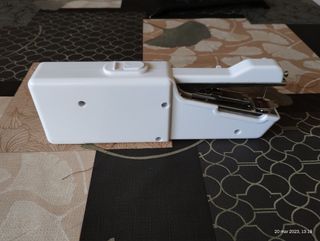 Macchinetta per cucito portatile