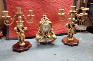 tris candelabri e orologio
