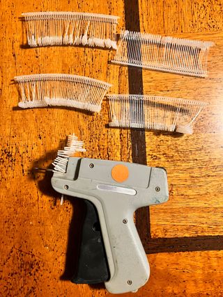 Spilla cartellini per abbigliamento e accessori