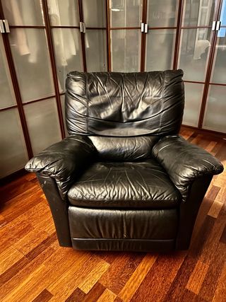 Poltrona in pelle nera