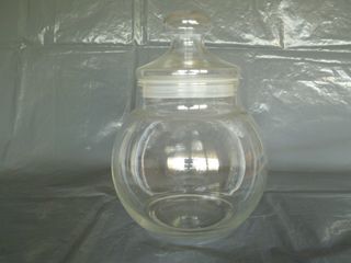 Vaso in vetro a boccia, con coperchio.