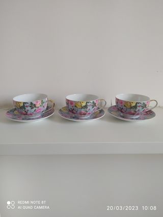 Tazze da tè con roselline