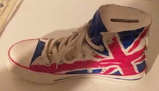 Salvadanaio a forma di scarpa, colore inglese