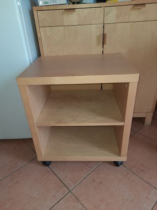 piccolo comodino  con ruote 