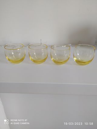 Bicchierini da liquore gialli