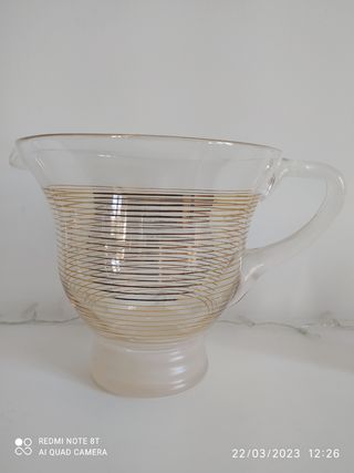 Brocca di vetro a righine oro vintage