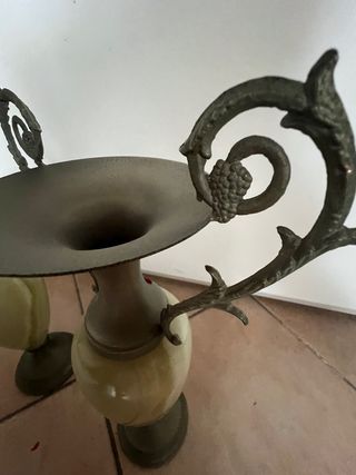 Coppia di anfore in marmo