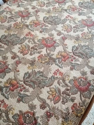 tovagliato d'arredo rotondo damascato vintage. 