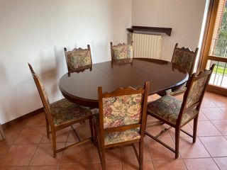 Tavolo allungabile con sedie