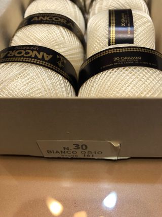 Gomitolo in cotone 100 % per ricamo ed uncinetto 