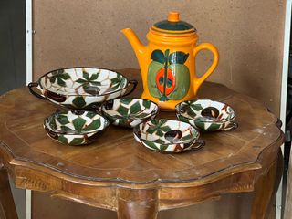 Servizio in ceramica dipinto a mano