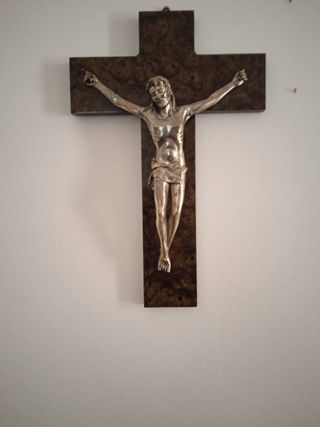 crocifisso in radica molto particolare 