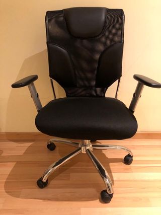 Sedia da ufficio con varie regolazioni