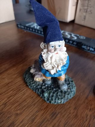 gnomo in resina con tronco