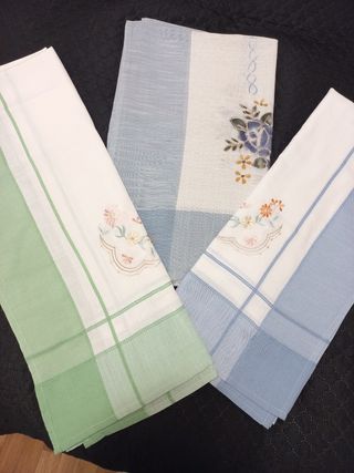 tris di tovagliolie ricamati a mano 