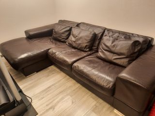 Divano angolare marrone con sceslong