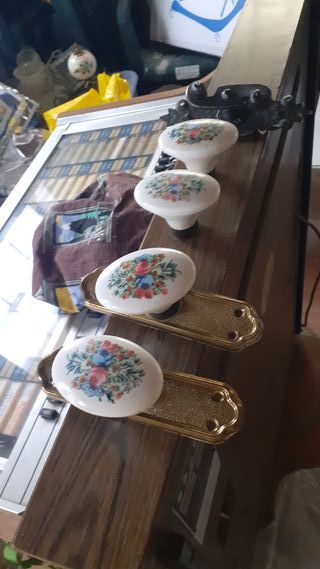 pomoli in ceramica per maniglie porte e finestre