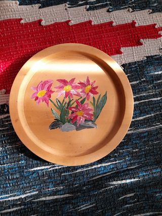 piatto in legno dipinto a mano