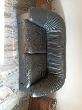 divano in pelle tre posti venduto solo di persona