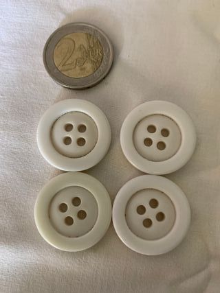 4 bottoni bianchi 4 buchi 