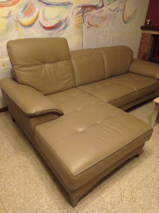 divano in pelle con penisola