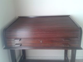 Scrittoio a serrandina con piano estraibile