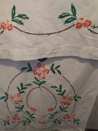 Asciugamano vintage con ricami a mano fiori