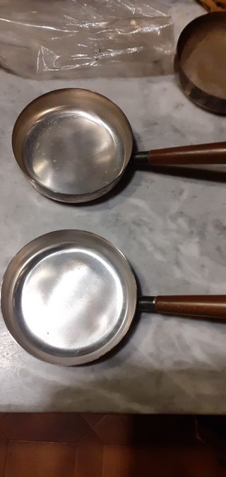 Tegamini n.18 bellissimi in acciaio e manico legno