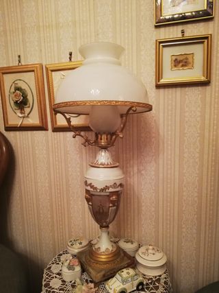 Lume vintage in porcellana e oro zecchino