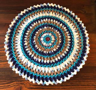 Mandala rotondo all'uncinetto "terra e cielo" 