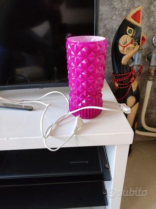 elegante Lampada rosa in vetro