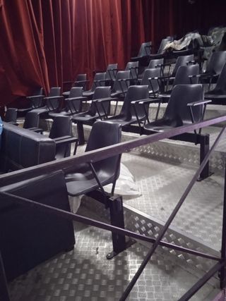 struttura in alluminio con sedie