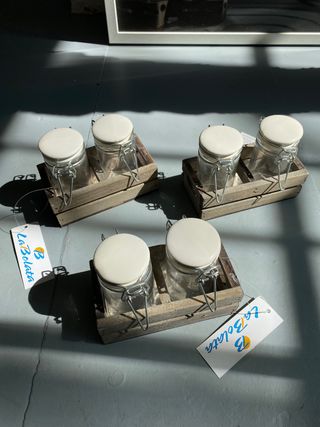 Set di barattoli di vetro in scatole di legno 