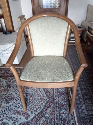 Preziosa Sedia in Legno e Tessuto di San Leucio