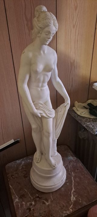 statua di dea 