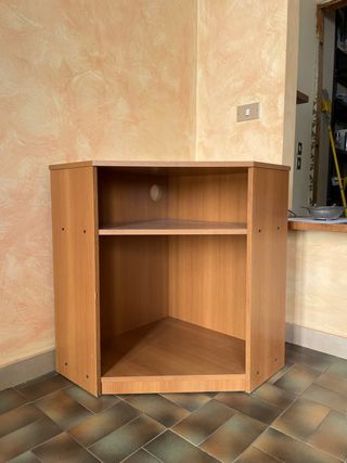Mobile angolare in legno