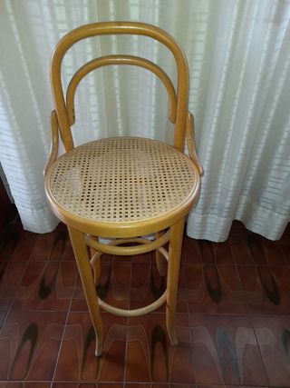 Sgabello con schienale in legno 