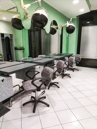 Arredo professionale negozio acconciature