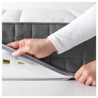 Materasso matrimoniale e rete a doghe