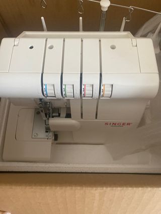 Macchina da cucire taglia e cuci