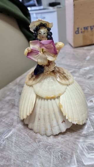 bambolina in conchiglie 